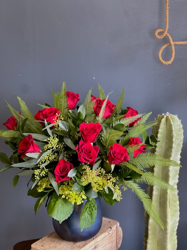 The Centerpiece Classic Dozen Roses Flower Delivery Roslindale Massachusetts - The Centerpiece ...