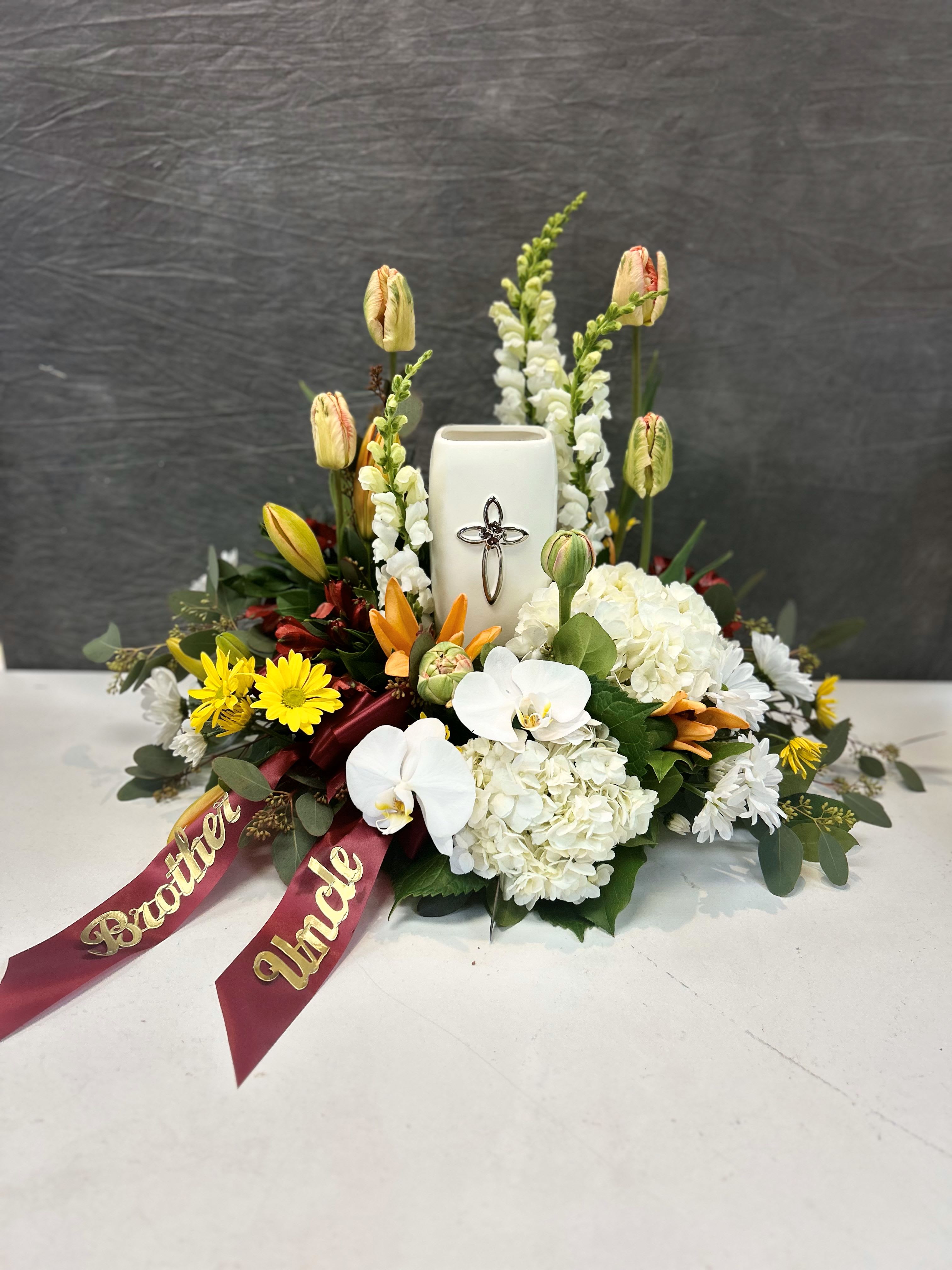 GARDEN FUNERAL URN SURROUND Flower Delivery NorthCanton OH - Seifert's ...