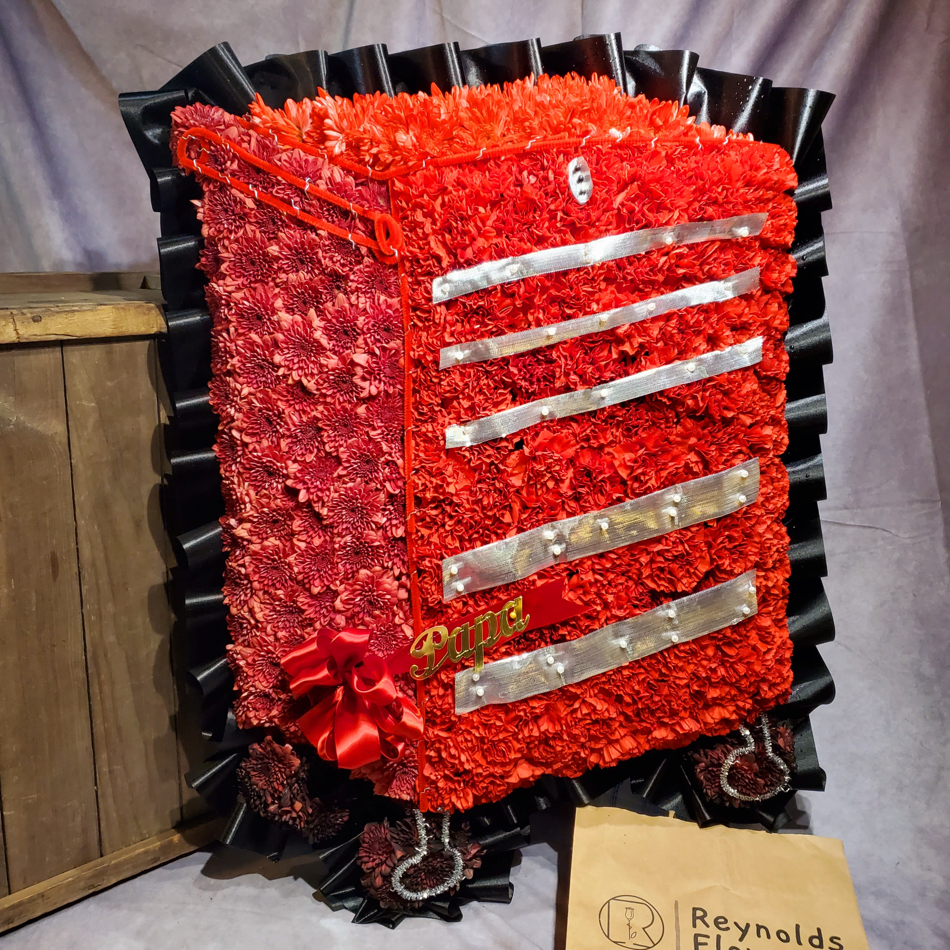 Toolbox | Flower Sculpture | Toolbox made out of flowers
