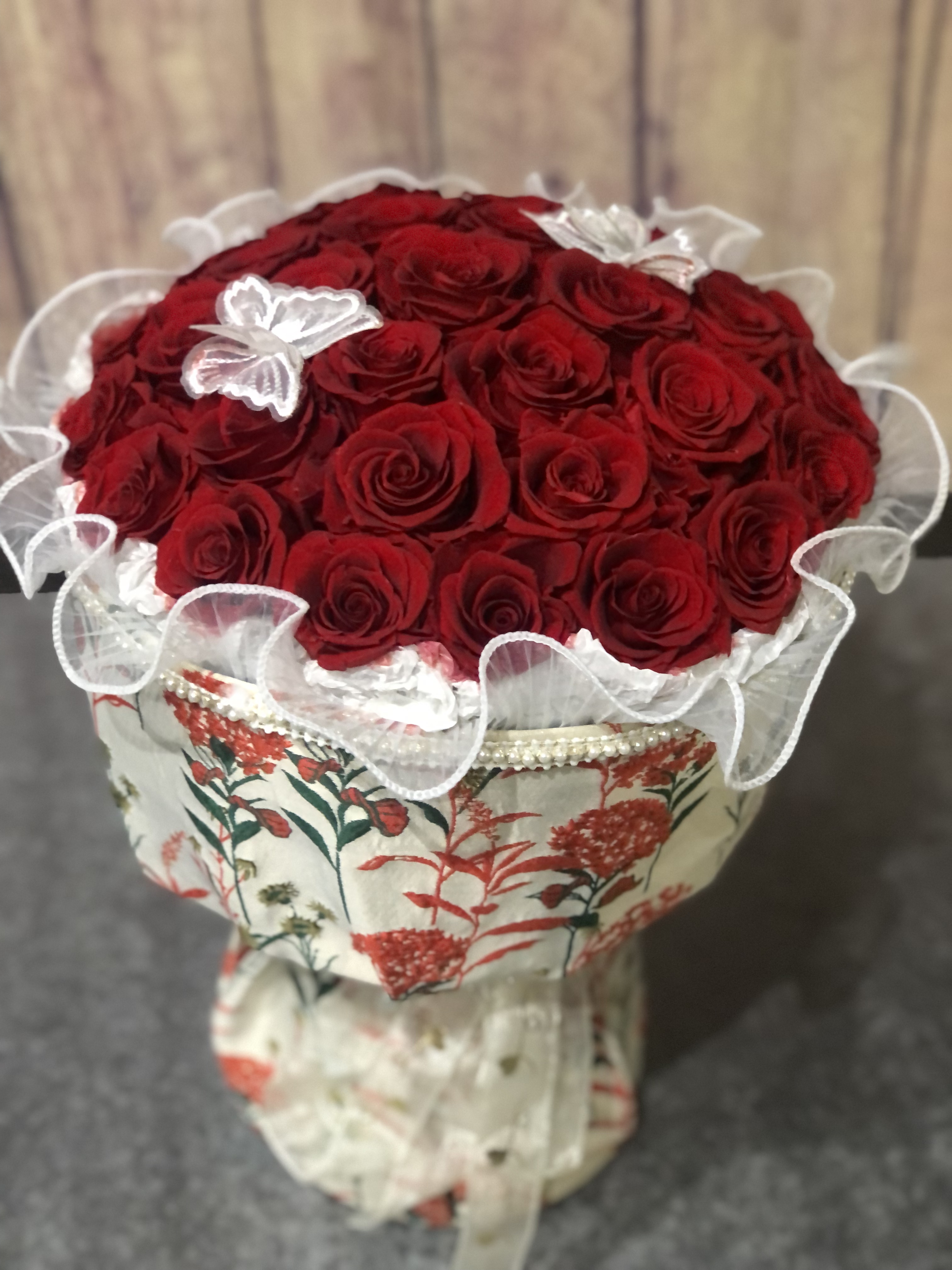 Freeze Dried Rose Bouquet RD - Send to Bridgeport, CT Today!