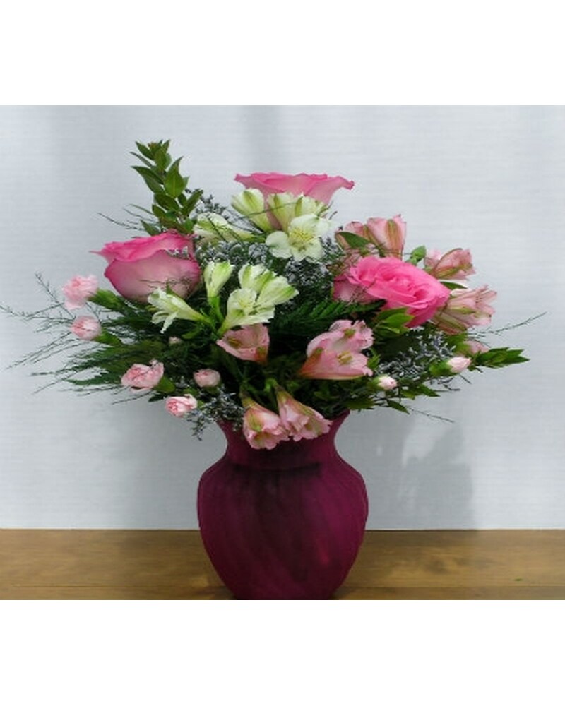 COLONIAL'S LOVE MOM BOUQUET in Claremont NH - Putnams Colonial Florist