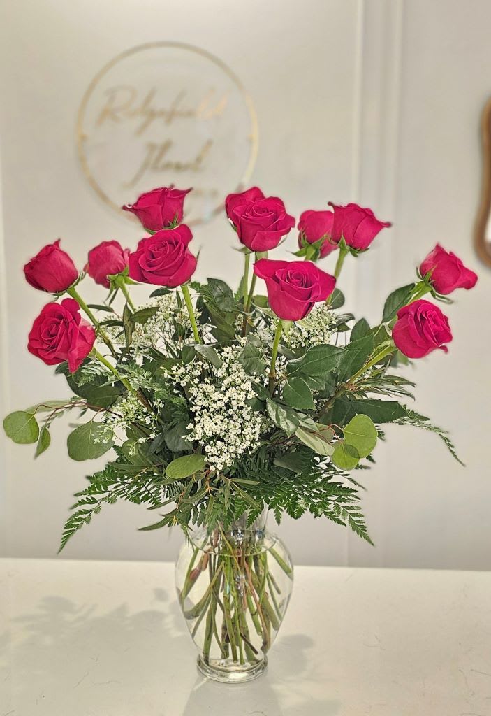 Classic Red Roses Flower Delivery Ridgefield WA - Ridgefield Floral ...