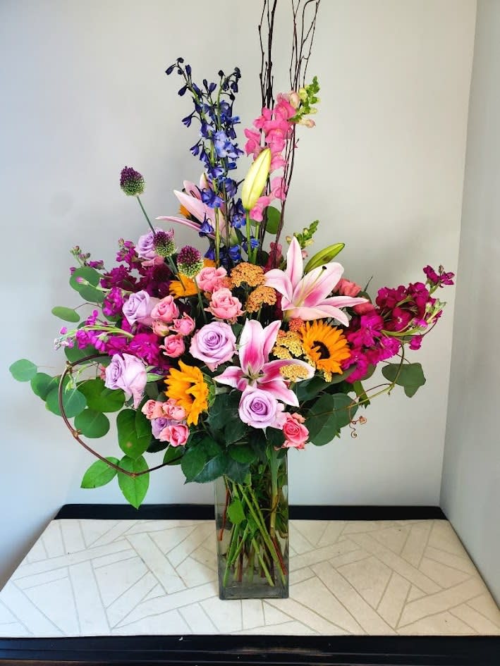 Big and Beautiful Flower Delivery NorthCanton OH - Seifert's Flower Mill