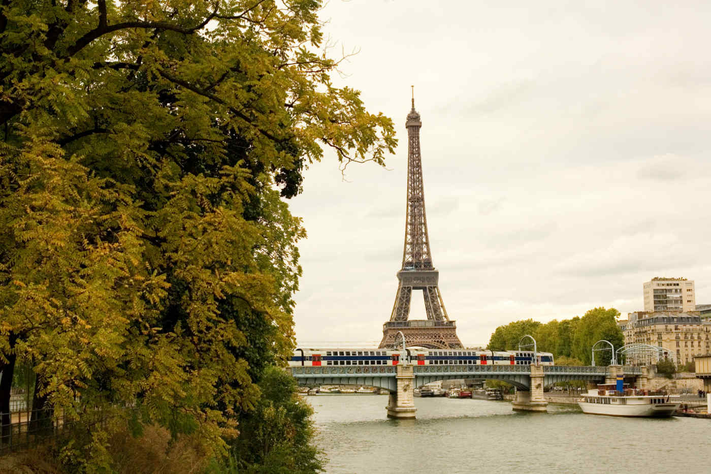 How to Navigate the Paris Metro