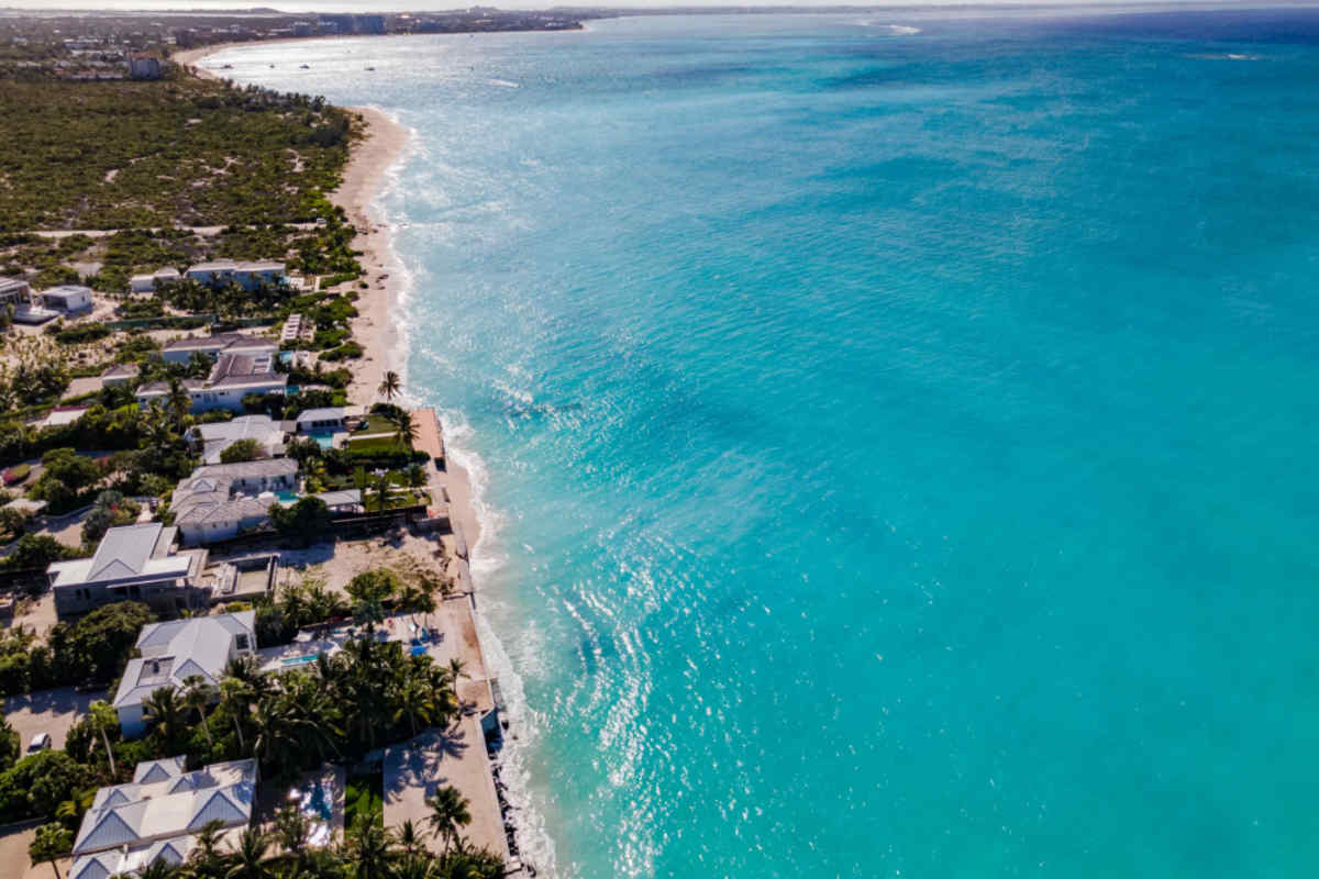 Experience the Turquoise Beaches of Turks & Caicos (Deluxe ...