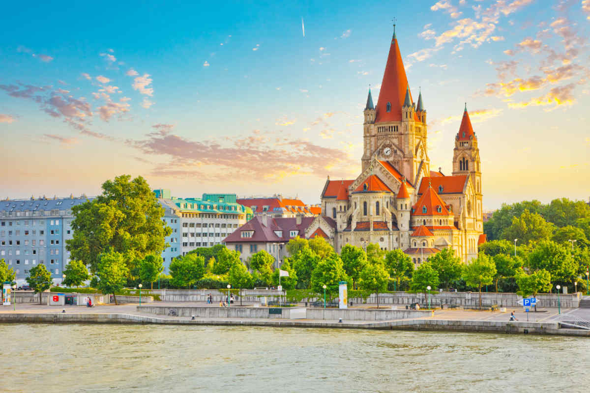 Paris, Vienna & Prague - Vacation Package & Tour