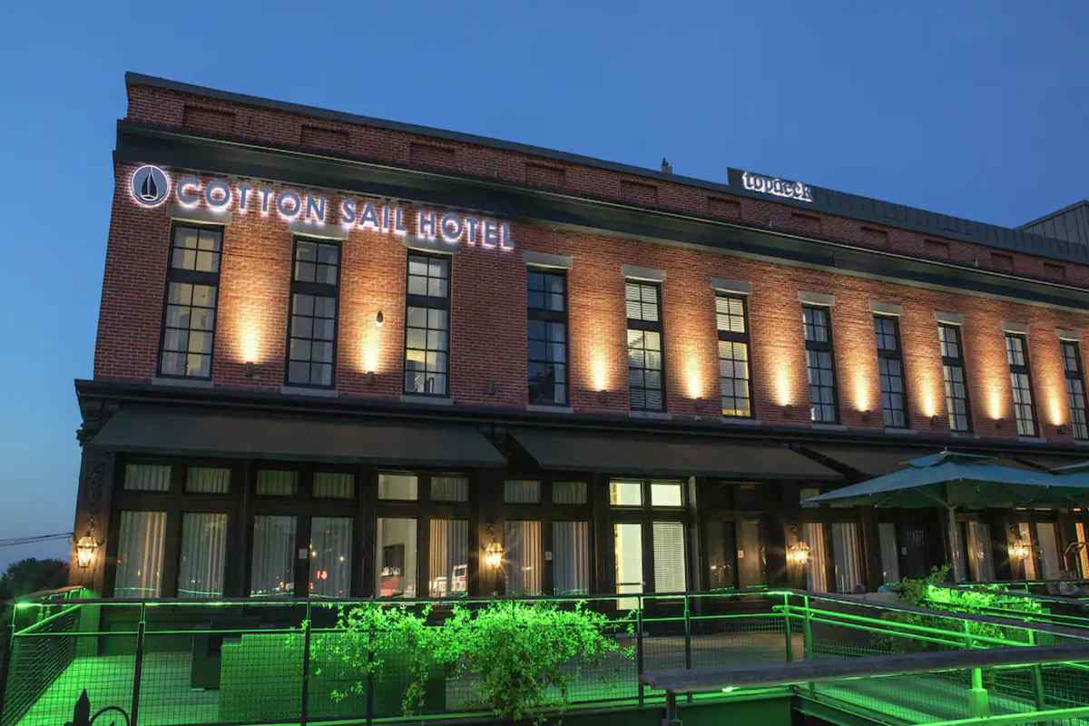 Cotton Sail Hotel Savannah, Tapestry Collection by Hilton, Savannah ...