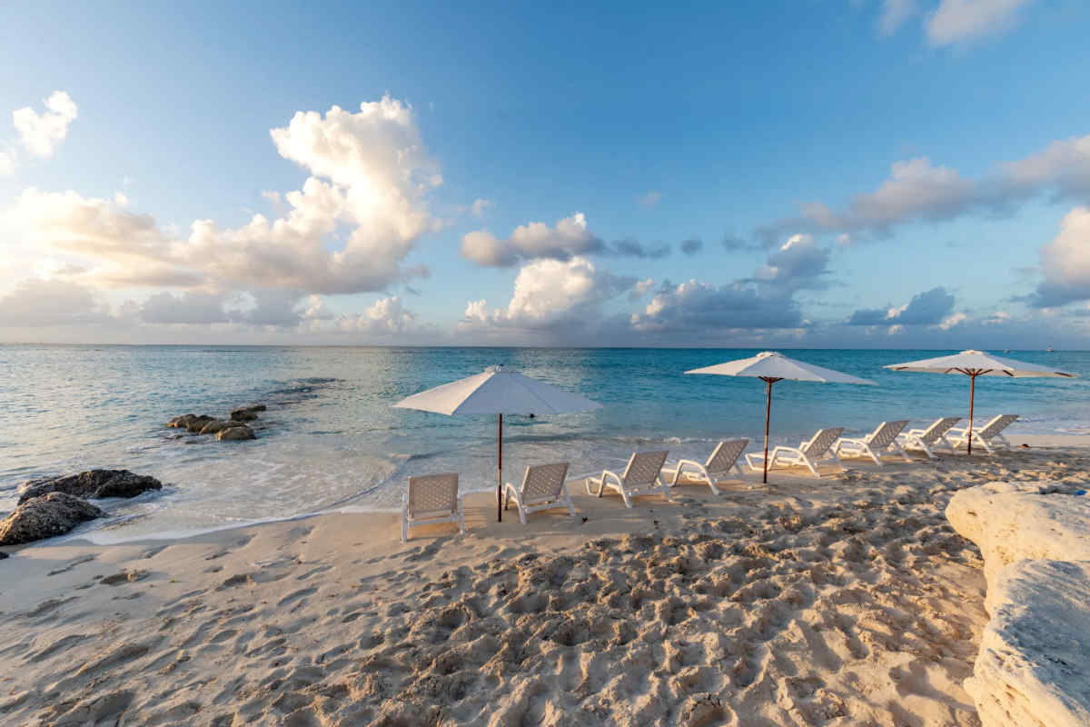 Experience the Turquoise Beaches of Turks & Caicos (Deluxe ...