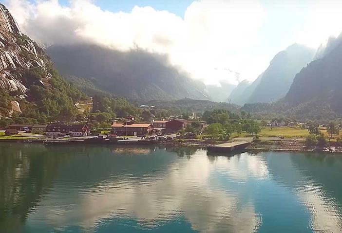 Climbing and Bouldering in Lysebotn - Fjord Norway