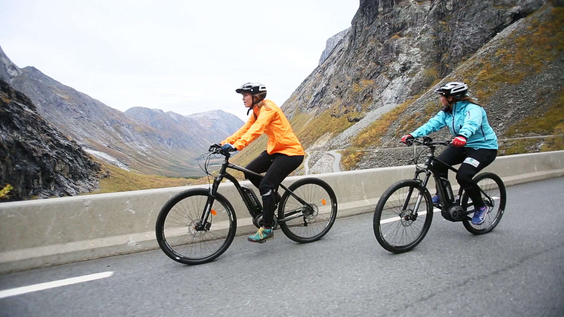 Electric bike rental in Åndalsnes at Hotel Aak - Fjord Norway