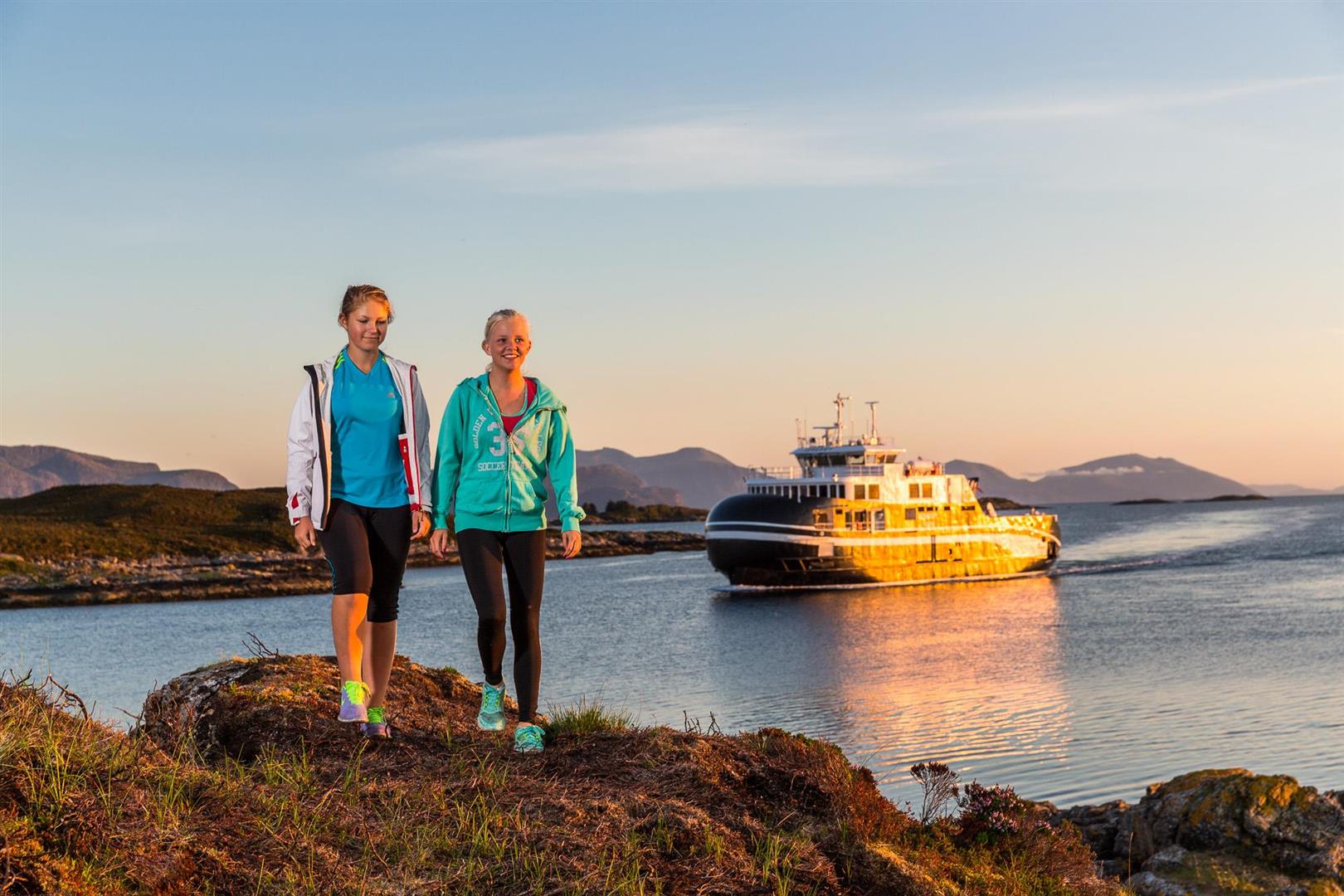 Coastal hike to Smågevatnet and Brenslen on Aukra - Fjord Norway