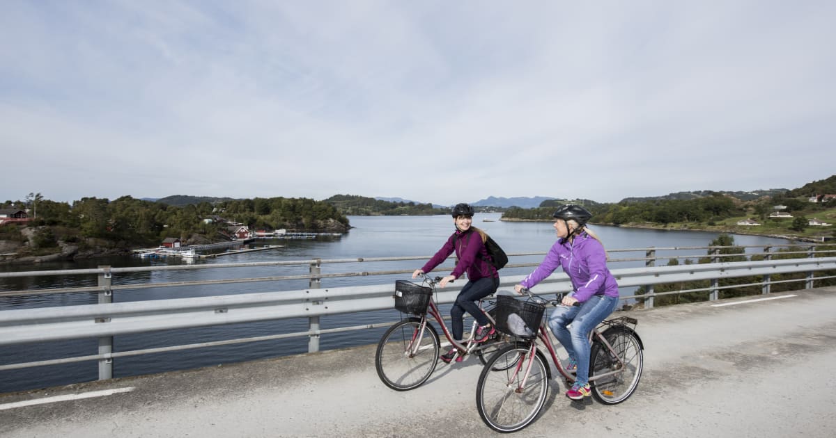 Finnøy eller Sjernarøy rundt på sykkel - Fjord Norway
