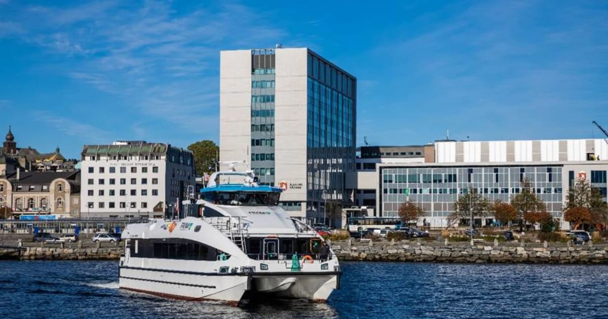 Roundtrip with public expressboat from Ålesund to Langevåg & Devold ...