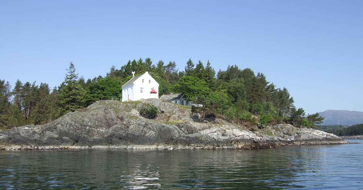 Leirvik lighthouse - Fjord Norway