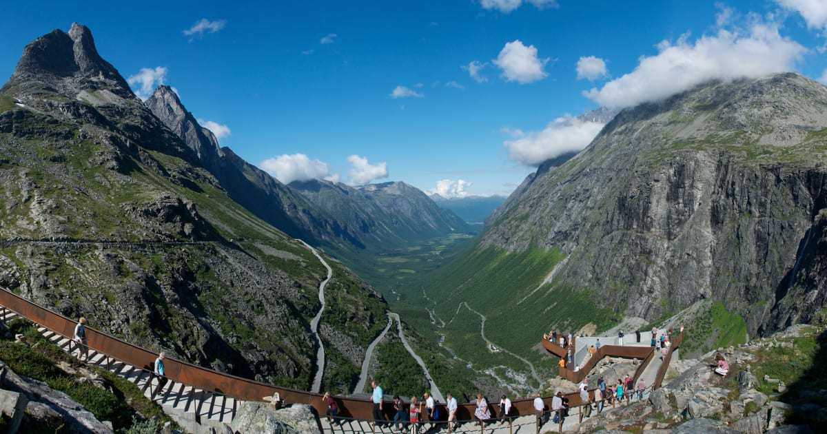 Guided bus tour in Åndalsnes: Trollstigen Panorama Drive - Fjord Norway