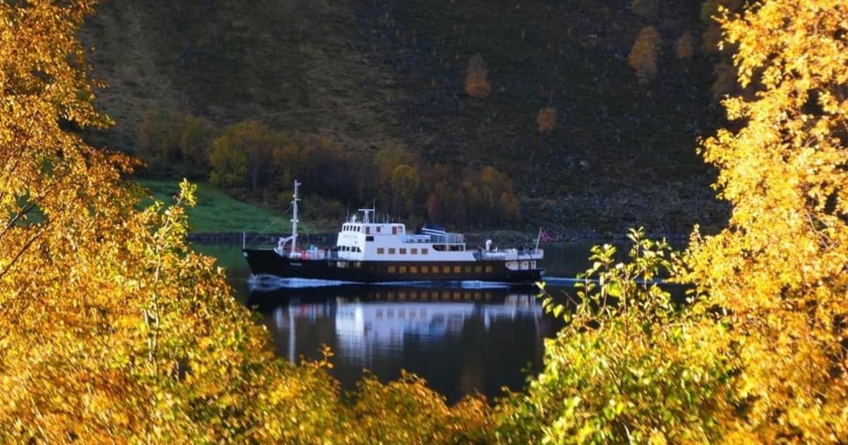 Experience the beautiful Hjørundfjord with MS Bruvik - Fjord Norway