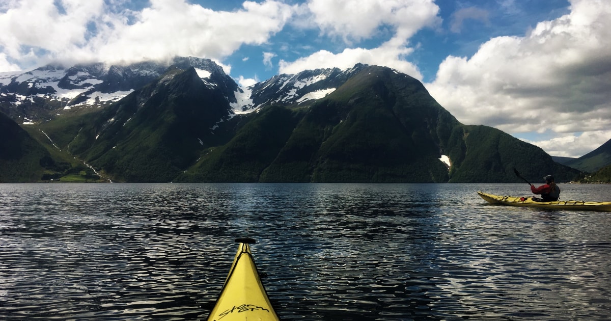 Guided kayak tour in Hjørundfjord - 3 hours - Fjord Norway