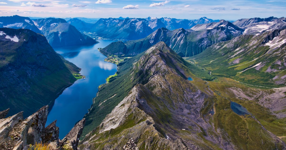 Hiking trip to Slogen (1564 m.a.s.l.) - Fjord Norway