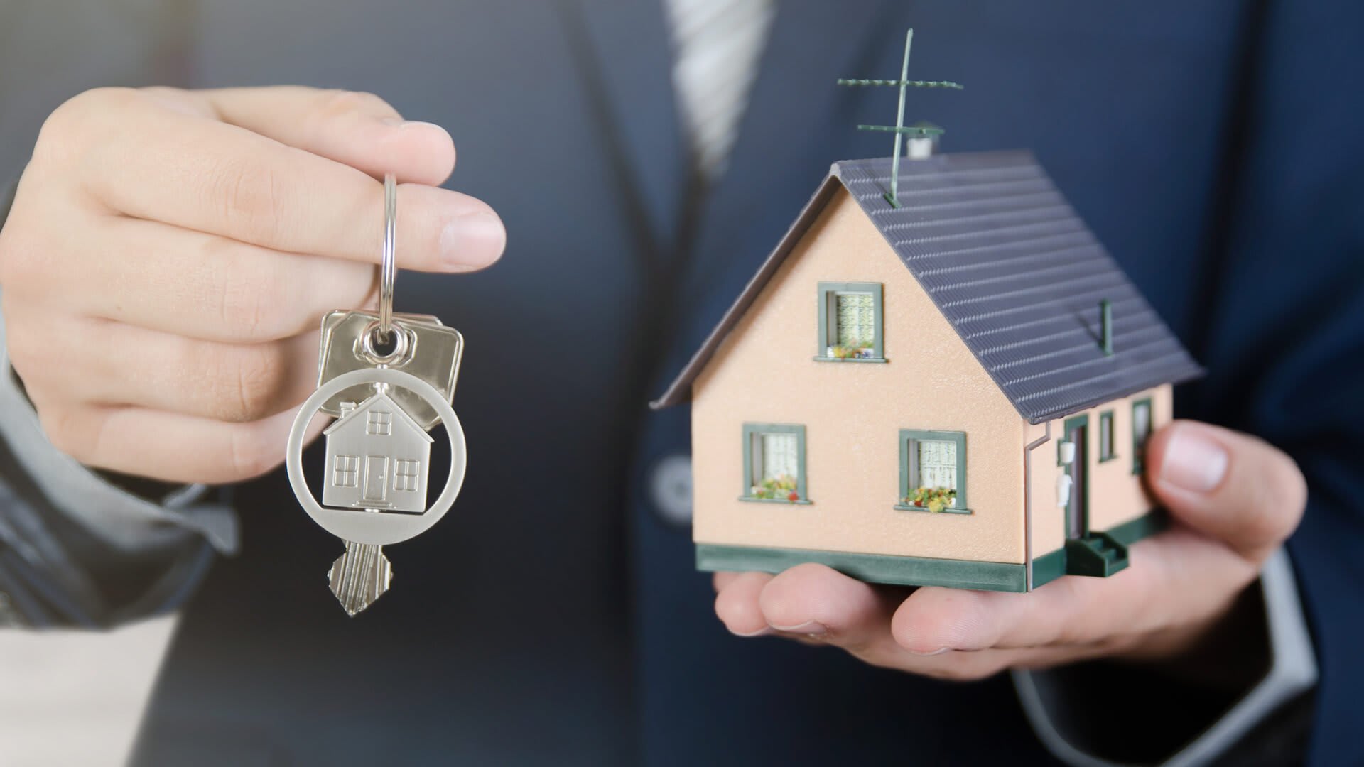 CONTACT - Rainer Hughes