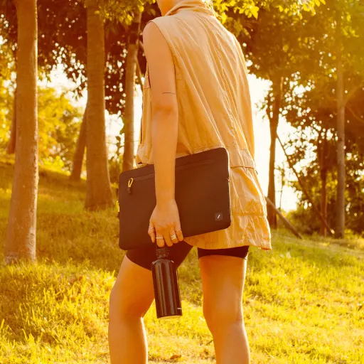 tecnomas.cl | [STOW-UT-MBS-BLK-14] Funda Ultralight para Macbook 14"