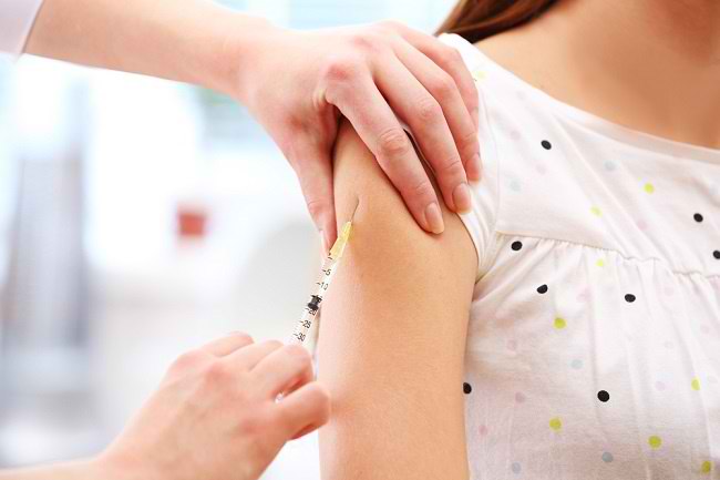 Mengenal Vaksin Tifoid, Manfaat, dan Jadwal Pemberiannya - Alodokter Mengenal Vaksin Tifoid, Manfaat, dan Jadwal Pemberiannya - Alodokter