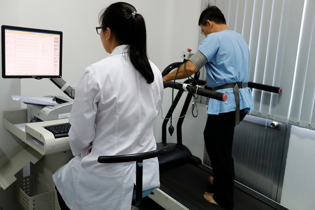 Tes Stres EKG - teknik, indikasi, komplikasi, pedoman klinis - Alomedika