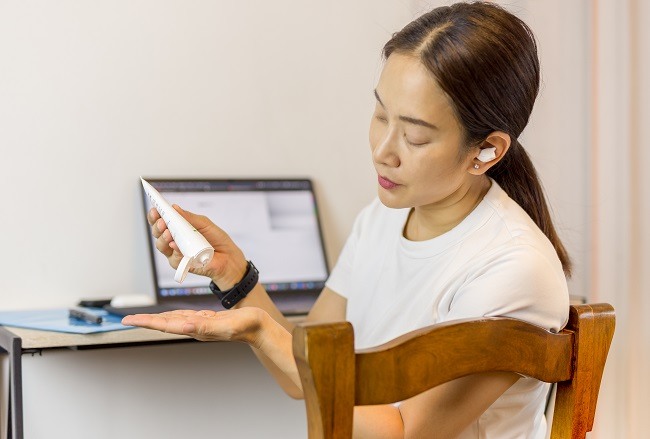 Estradiol Topikal - Manfaat, dosis dan efek samping - Alodokter