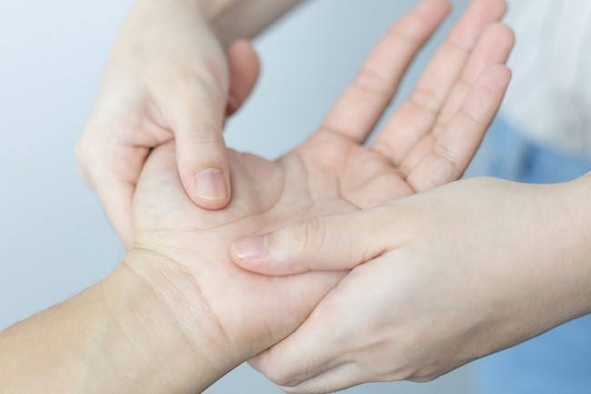 Jenis Sendi Pelana dan Gangguan Kesehatan yang Perlu Diwaspadai - Alodokter