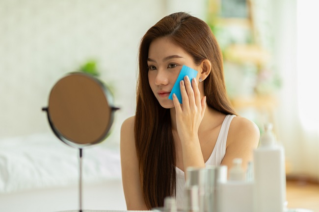 Yuk, Ketahui Rangkaian Skincare untuk Kulit Berminyak - Alodokter