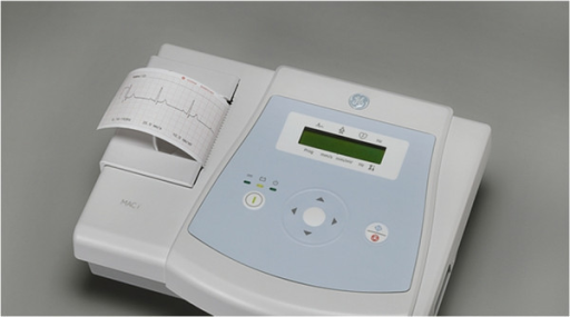 EKG - teknik, indikasi, komplikasi, pedoman klinis - Alomedika