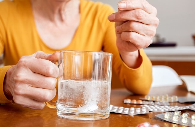 Perhatian Khusus dalam Terapi Farmakologis pada Lansia - Alomedika