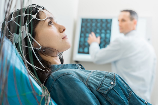 Seputar EEG untuk Mendeteksi Kelainan Otak - Alodokter Seputar EEG untuk Mendeteksi Kelainan Otak - Alodokter