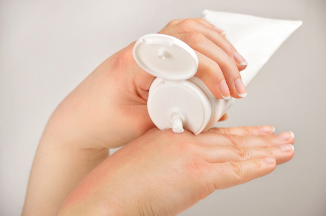 Peranan Pelembab pada Tata Laksana Dermatitis Atopik - Alomedika