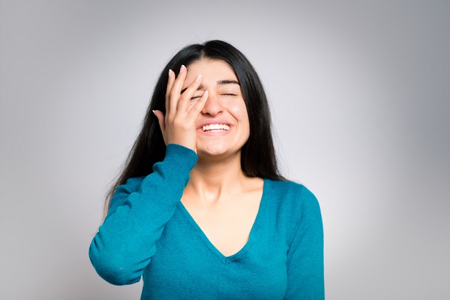 Ketawa Sambil Nangis, Normal atau Tidak? - Alodokter Ketawa Sambil Nangis, Normal atau Tidak? - Alodokter