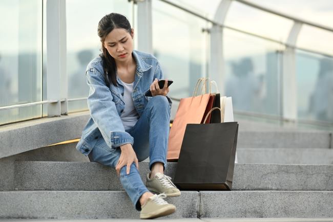 7 Cara Mengatasi Kaki Pegal yang Efektif - Alodokter