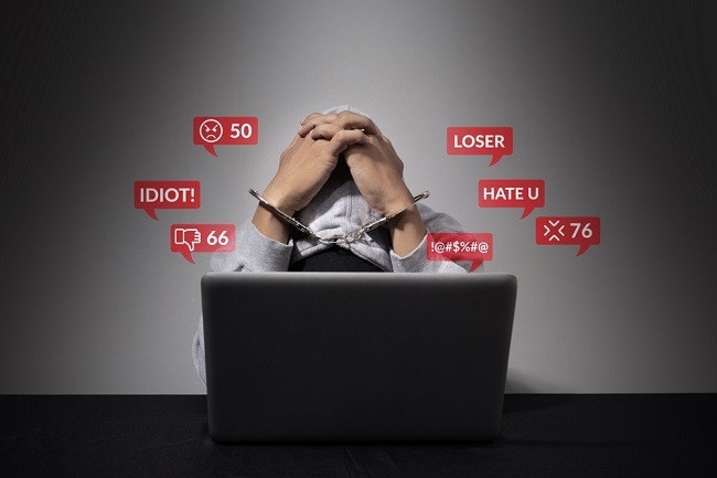 Cyberbullying: Kenali Bentuk dan Cara Menghadapinya - Alodokter