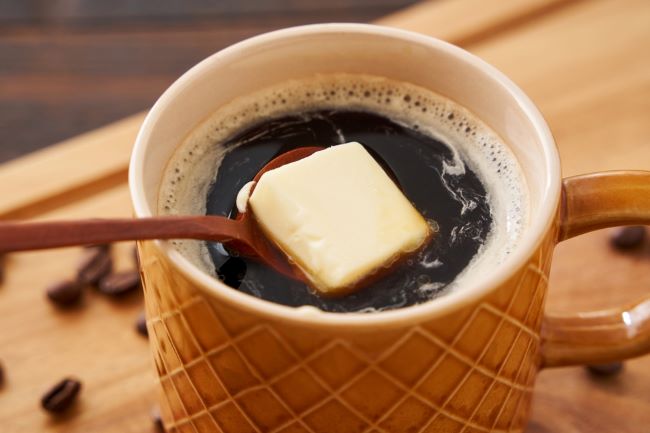 Butter Coffee, Kenali Manfaat dan Risikonya untuk Kesehatan - Alodokter