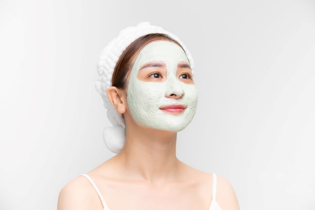 7 Masker Wajah untuk Kulit Berjerawat, Sudah Coba Belum? - Alodokter