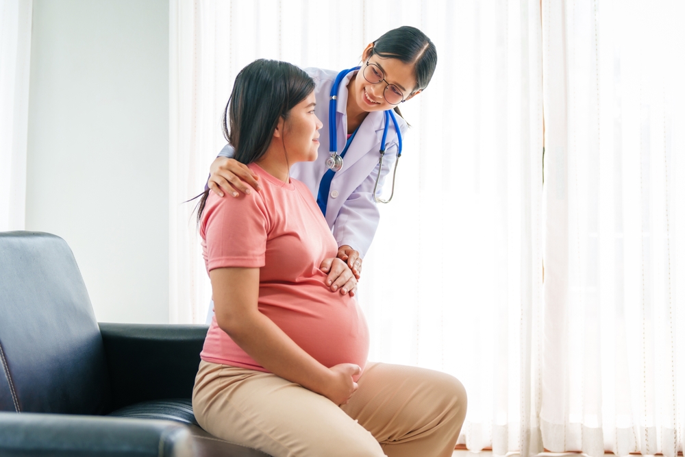 Apa Perbedaan Bidan dan Dokter Kandungan? Ini Penjelasannya - Alodokter