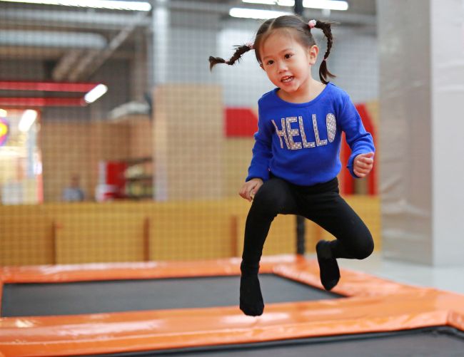 5 Manfaat Trampolin untuk Anak TK: Bikin Aktif, Sehat, dan Ceria ...