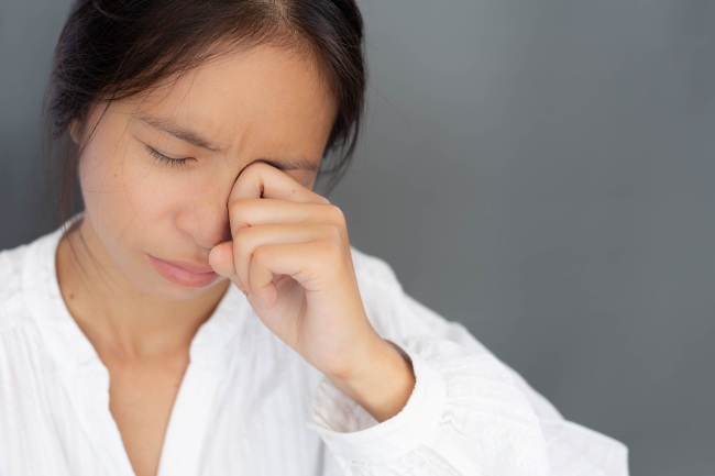 Mata Perih - Gejala, Penyebab, dan Pengobatan - Alodokter