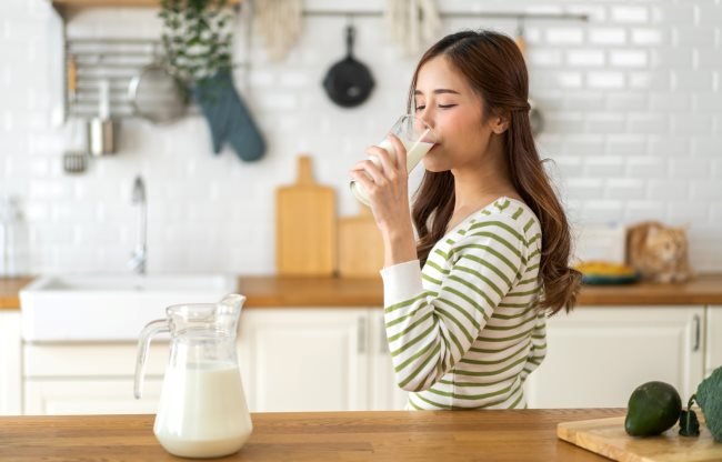 4 Susu untuk Asam Lambung yang Aman Dikonsumsi - Alodokter