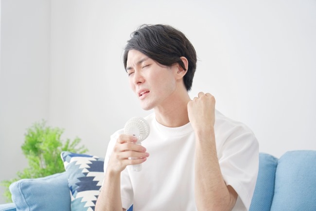 Kenapa Badan Terasa Panas, Ini Penyebab dan Cara Mengatasinya - Alodokter