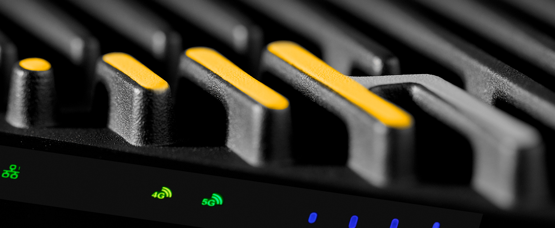 Cradlepoint Sets 5G Bar Again With New R1900 Ruggedized Router for ...