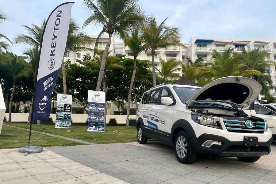 Electron Cars ofrece más de 20 modelos de vehículos eléctricos en Panamá