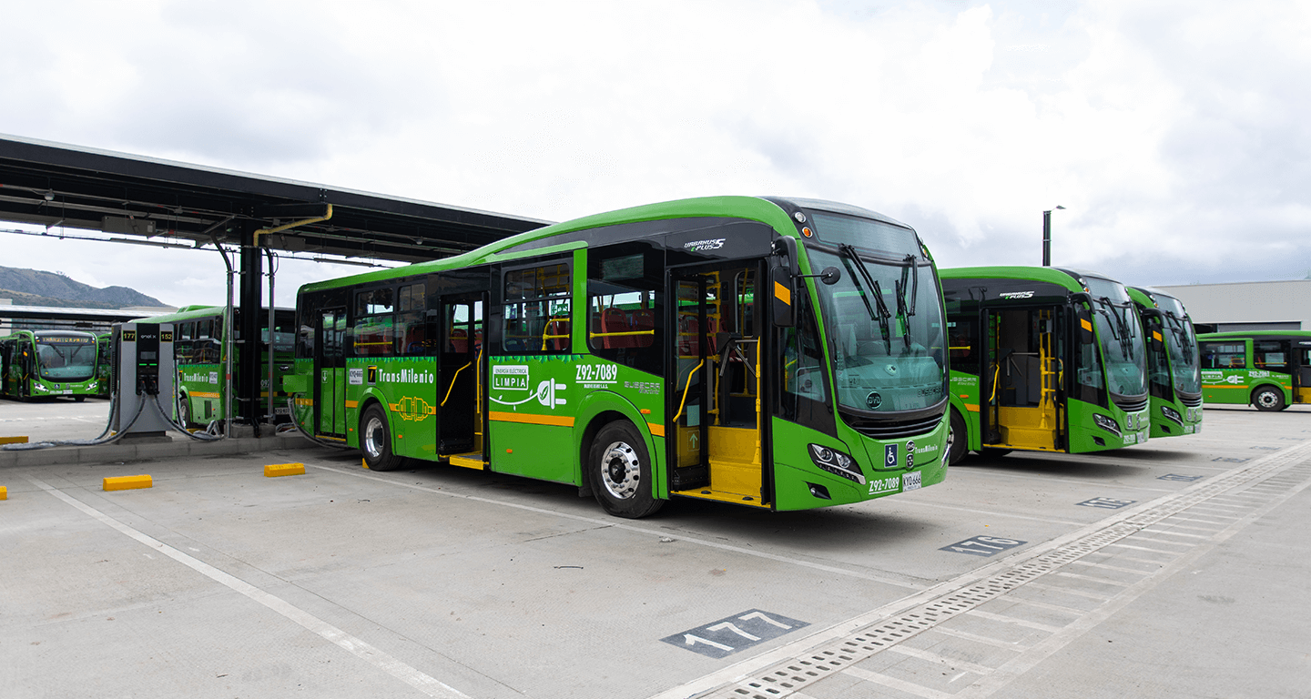 Tras éxito de transporte público eléctrico, Colombia apunta a los buses ...
