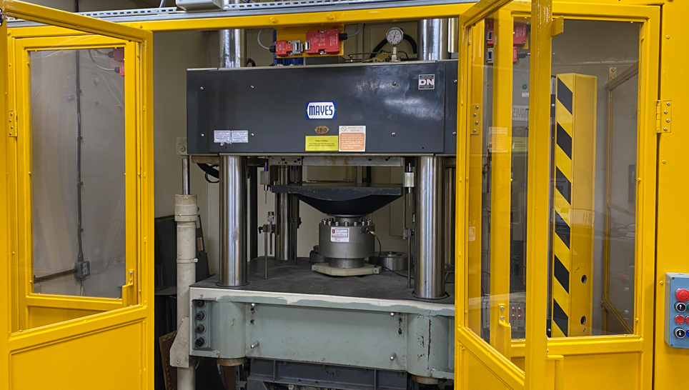 Laddish bearings designed for large scale forging hammers