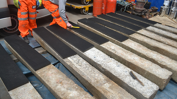 Carousel images of Trackelast product