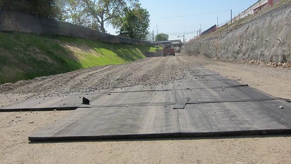 Carousel images of Trackelast product