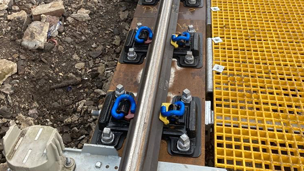 Carousel images of Trackelast product